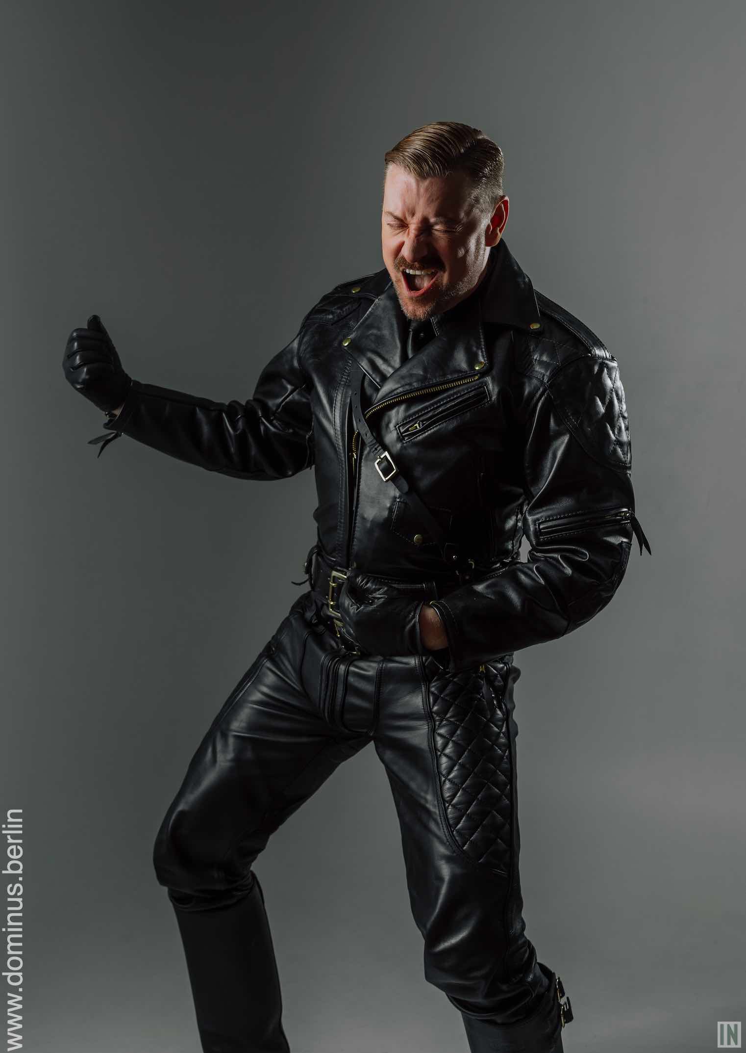 Photos & Videos zu den BDSM und Fetisch-Themen vom SM Master › Dominus ...